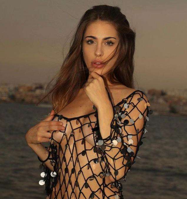 "Per un pugno di like", la bravata di Asia Gianese: bagno a Fontana di ...