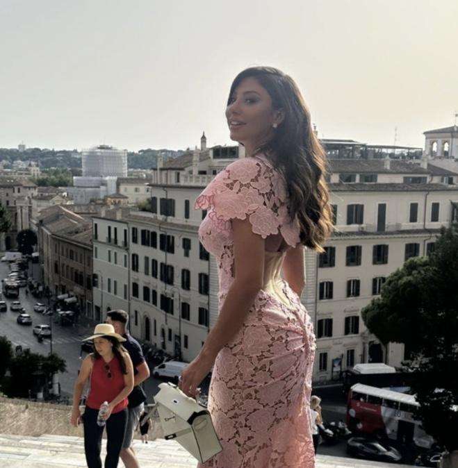 Chiara Nasti, prima lancia il bouquet e poi ci ripensa: il gesto per ...