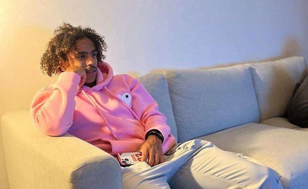 Social - Dorval, cover personalizzata del Bari! Il comico Luca Ravenna ...