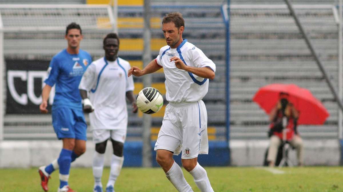 Como, la curva dedica un coro molto significativo ad Ardito