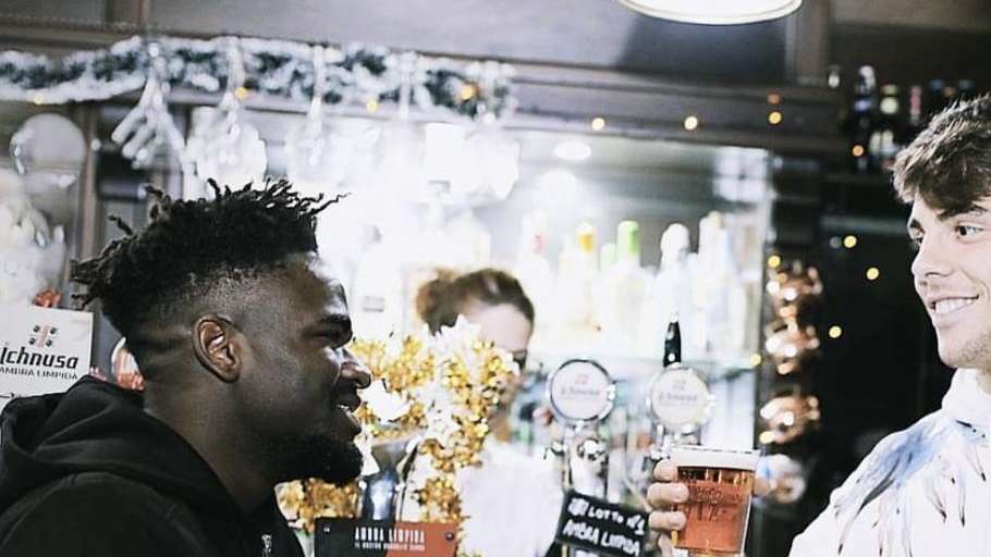 Ichnusa in festa per la nuova birra: alla presentazione anche alcuni ...